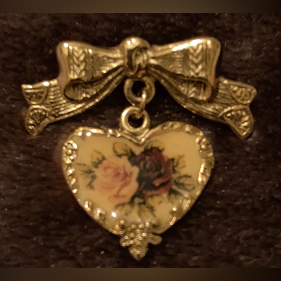 Jewelry | Vintage Victorian Heart Roses Bow Pin | Poshmark